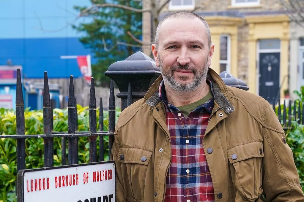 EastEnders Ross' real intentions for Vicki 'rumbled' and she has no ...