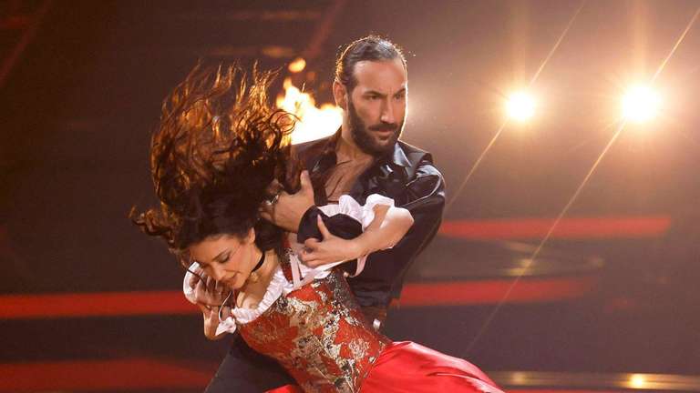 Massimo Sinató schreibt Geschichte bei „Let’s Dance“ – Tanzt wieder mit ...