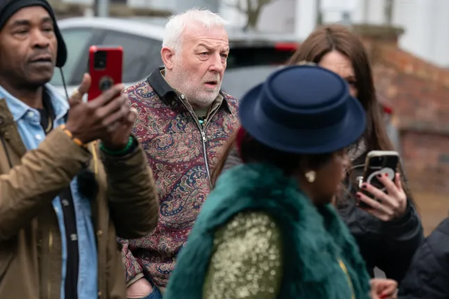 Who is Sonia Fowler’s dad Terry Cant as he arrives in EastEnders ...